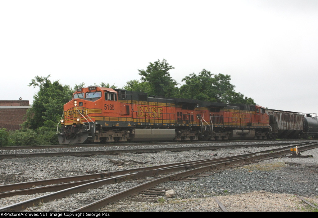 BNSF 5165 and 4147 at Bay View, MD